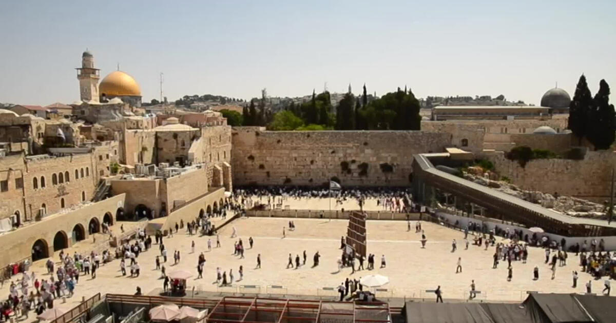 L'esplanade des mosquées et le mur des Lamentations, deux lieux saints à Jérusalem | Lumni ...